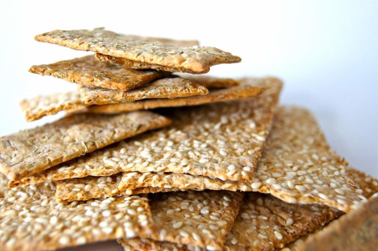 Home-made Healthy Crackers for Guilt-free Snacking - Green Foot Mama